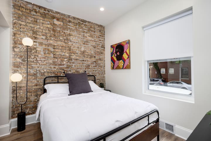 Cozy Little Village Studio - Chicago