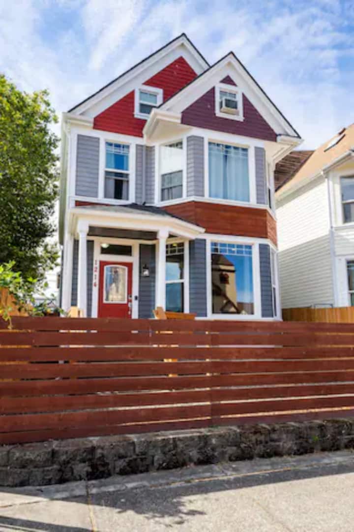 Beautiful Victorian Home - Tacoma, WA