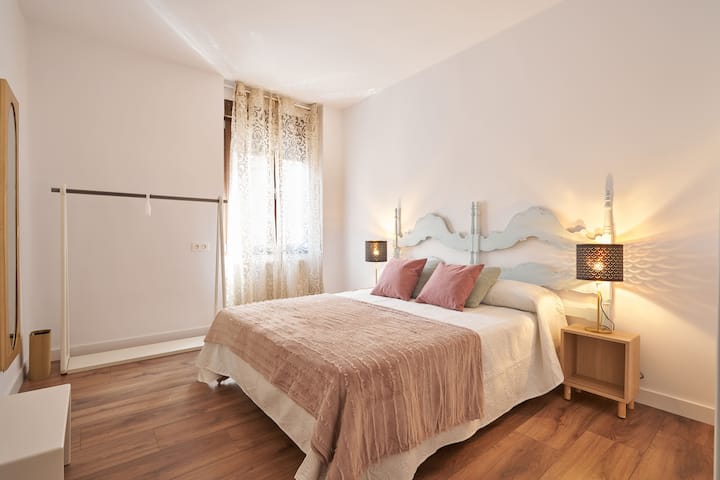 Spacious Flat In Centre Of The Barrio Del Oeste - Salamanca, España