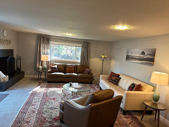 Elegant And Comfy Beaverton Home - Beaverton, OR