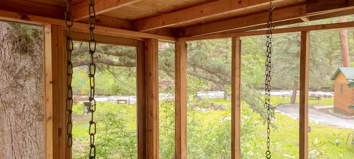 Riverside Knotty Pine Cabin - Holiday - Estes Park, CO