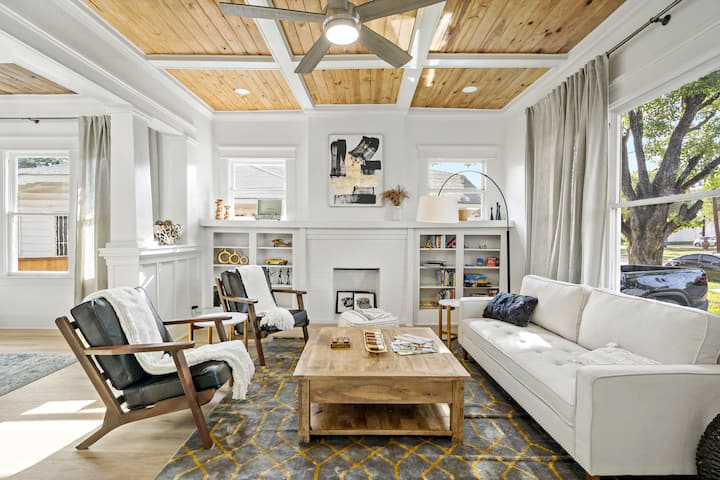 Urban Elegance Retreat - San Antonio