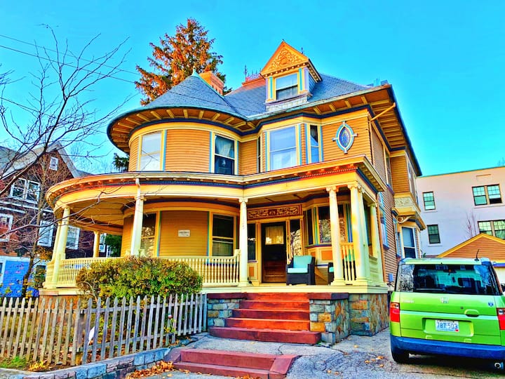 Casa Bendición (Green Room) - Oakland Beach, Warwick