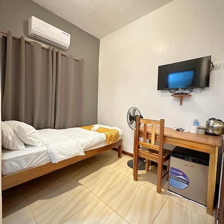 (Edph) Single Room W/ Breakfast - Puerto Princesa