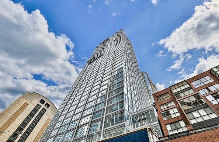 Modern Yorkville Condo In Downtown Toronto - Toronto