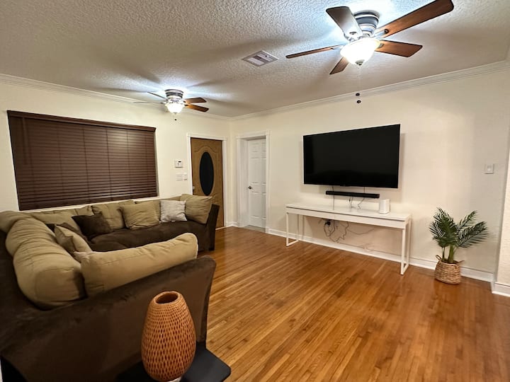 Family Oasis W/ Park, Pool, & Covered Patio! - Pembroke Pines, FL