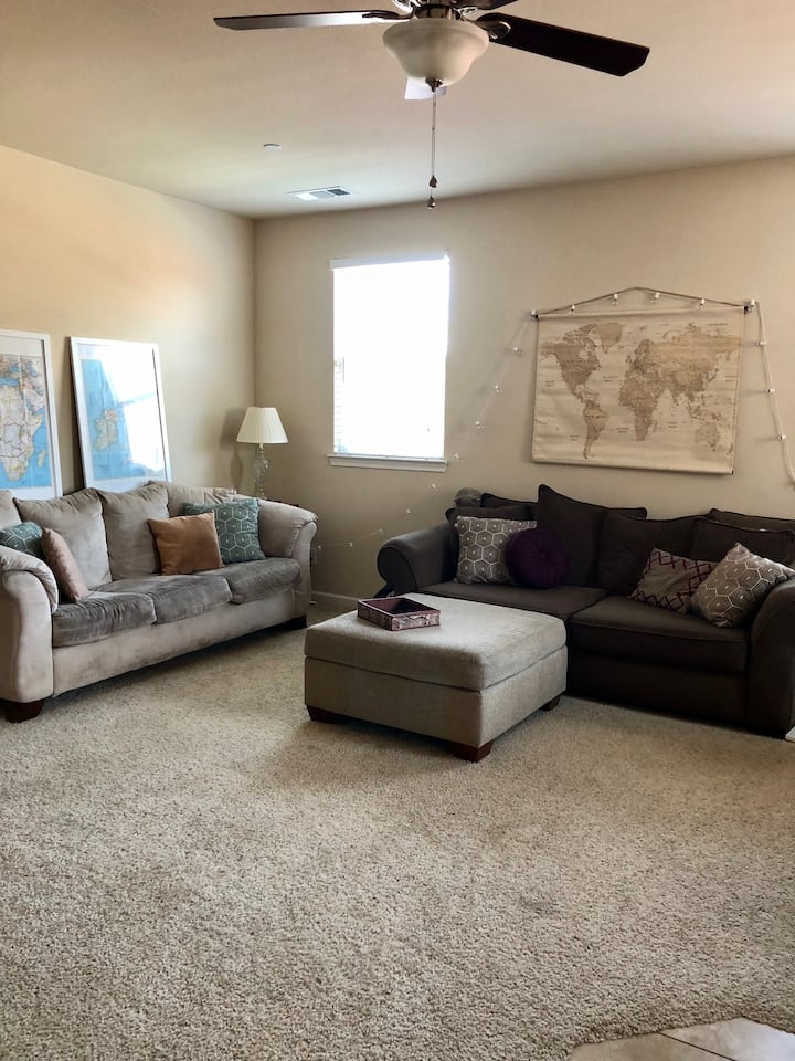 Modern 4 Bedroom Central Home - Redding, CA