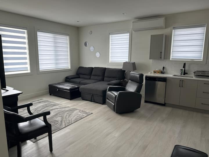Brand New, Quite And Spacious. - Saanich Peninsula