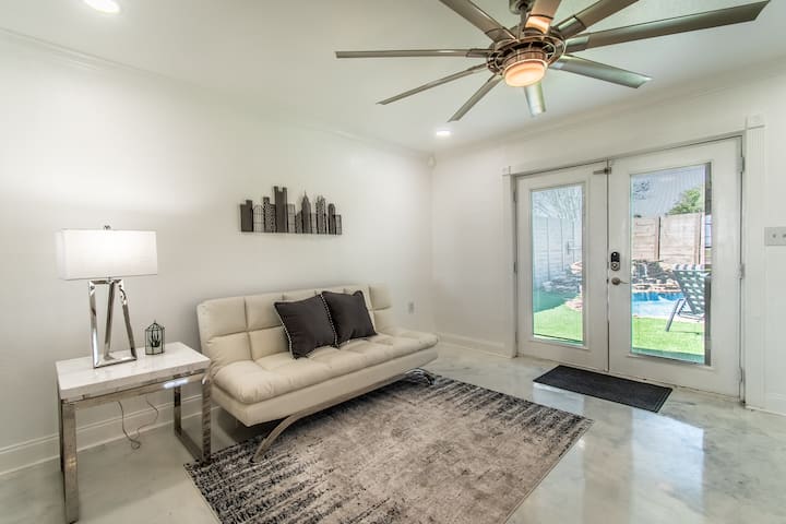 Ocean Drive Splendor Awaits - Corpus Christi, TX