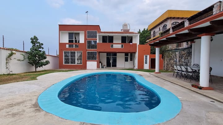 Amplia Casa + Bungalows - Tepoztlán