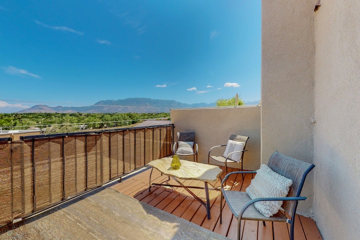 Joy's Townhome! Mountain Views From The Balcony! - Albuquerque, NM
