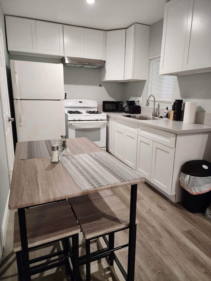 Cheerful Studio Nearby Disney - Fountain Valley, CA