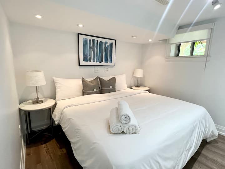 Private 2br-basement W Parking - Mississauga