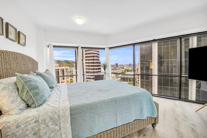 Renovated, Food Haven Condo! Pool + Hottub+wifi - Kaneohe, HI