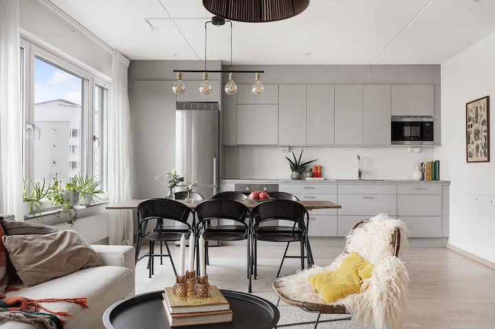 Spacious Home With 2 Balconies - Stockholm