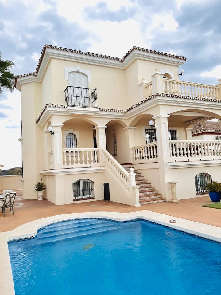 Maravilloso Chalet Independiente En Málaga Capital - Málaga