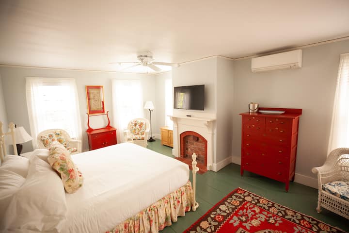 Yellow House Inn, Malvern- King Bed, 1 Bath - Bar Harbor, ME
