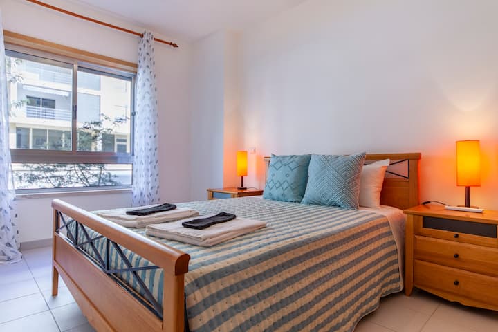 Quiet 2br 14min To Beach W/balcony / Ac / Wi-fi - Portimão