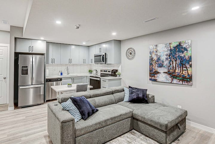 Elegant Suite In Nw Calgary -20 Mins From Yyc - Calgary