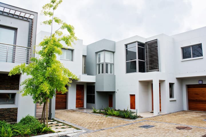 Avemore La Gratitude No 6 With Full Backup Power - Stellenbosch