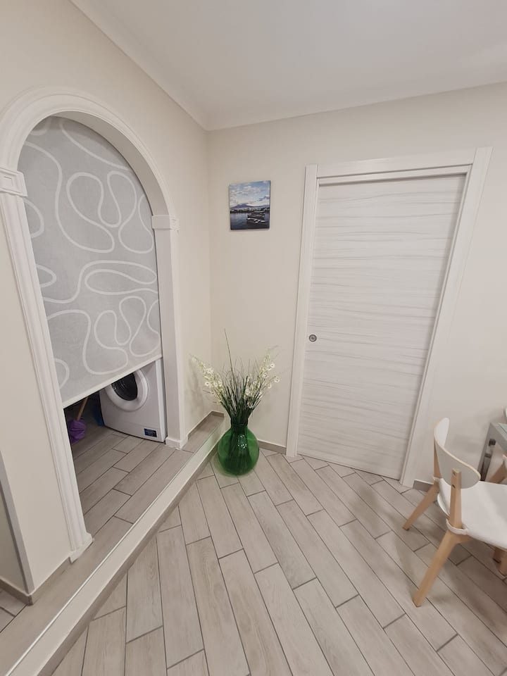 Palizzi's House: Behind Plebiscite Square. - 那不勒斯