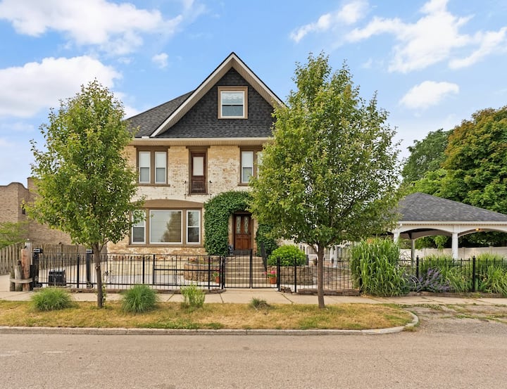 Historic Asylum Inn: Unit 1 Downtown South Haven - South Haven, MI