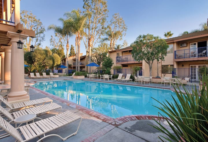 Dolphin Cove - 2 Bedroom Condo In Anaheim, Ca. - Anaheim, CA
