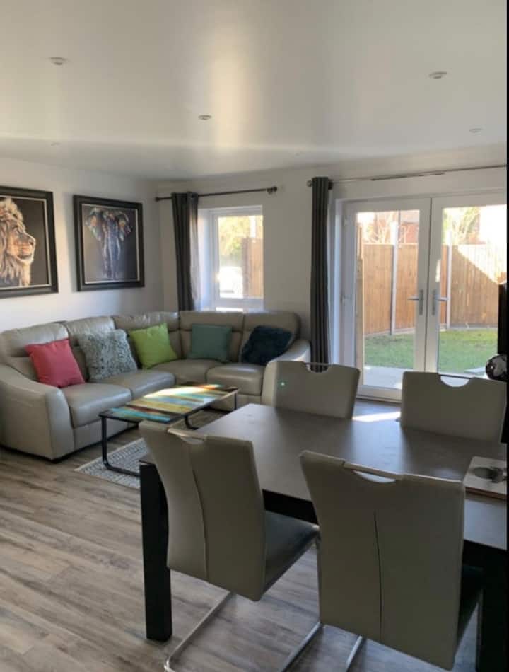 Modern Bedroom With En-suite - Watford