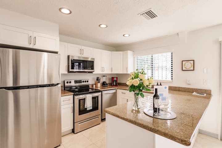 Miami Oasis: 7 Mins To Dolphin Mall+mia. Ps4+games - Doral, FL
