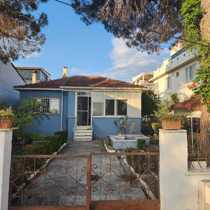 Deniz Manzaralı Müstakil Yazlık - Edremit