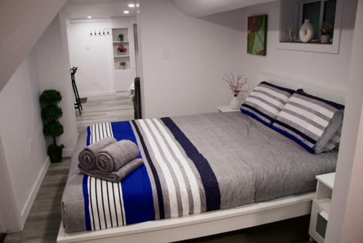 Comfy And Clean Newly Reno Home With Pvt Parking - Niagara Falls