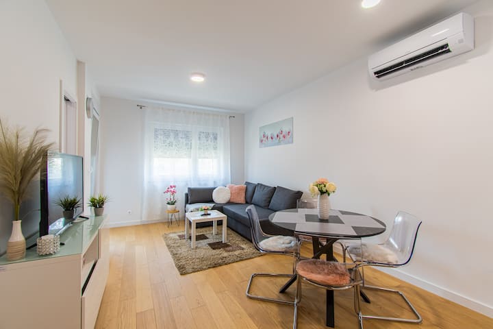 Flex Selfcheckins 51 / Garage / Loggia - Zagreb