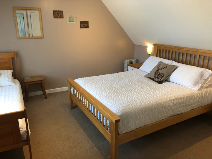 B1: Triple Family Room In Balmacara W/breakfast! - Plockton