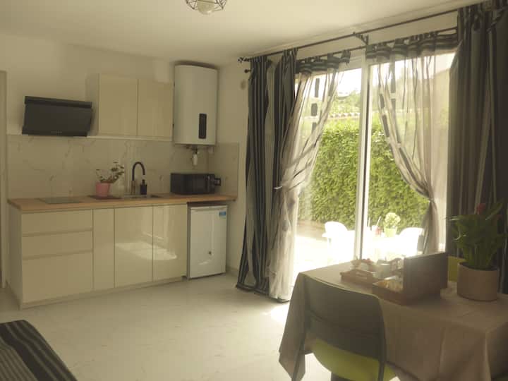 Appartement Dans Villa Avec Piscine - Villeneuve-Loubet
