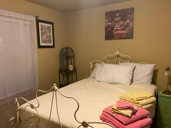Quiet Stay In Garden Themed Room - Redmond, OR