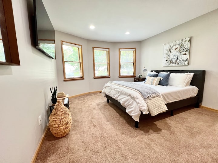 Quaint Escape On 1st Street In Liverpool - 4br/3ba - Syracuse, NY