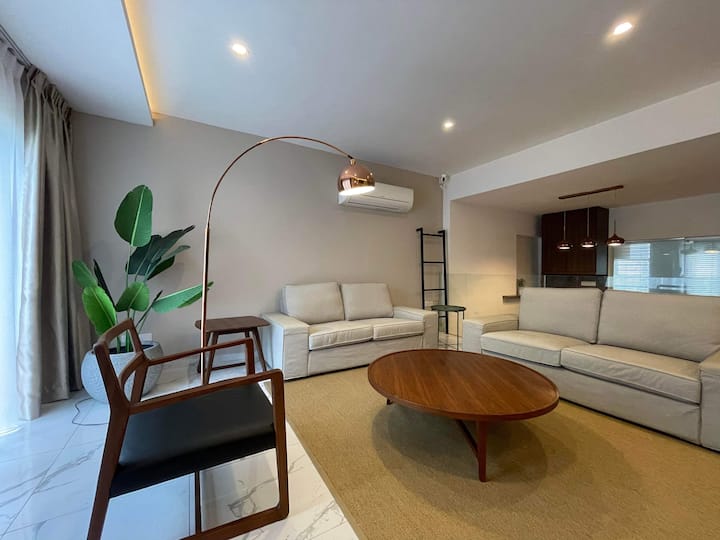 Beautiful Large Couple Studio In East Singapore - Singapur