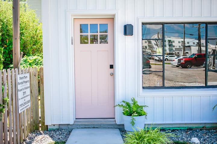Maria's Beach Cottage - Virginia Beach, VA