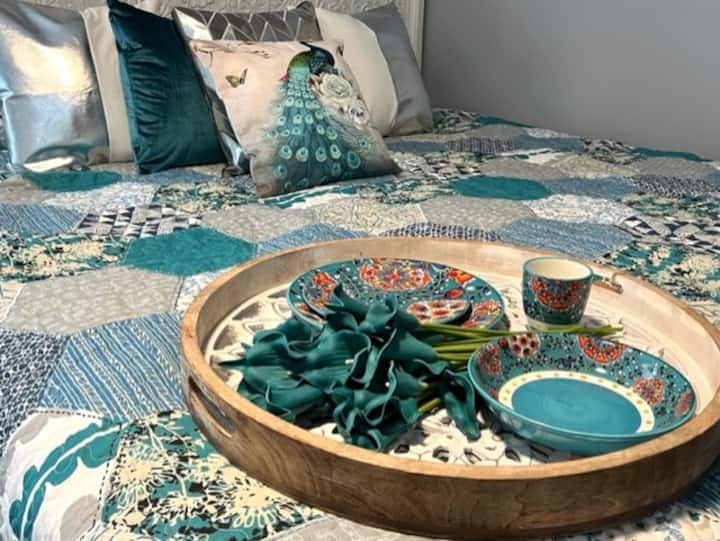 Peacock Paradise: Exquisite Unit - Appleton, WI