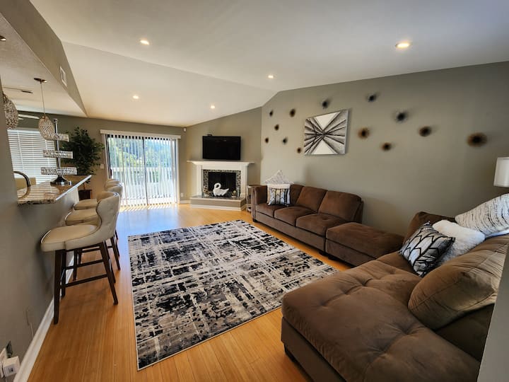 Head Turning Condo In Gated Community, Oakland - Castro Valley, CA