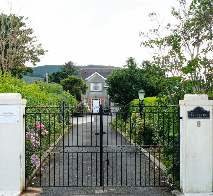 "Home-away-from-home" Central In Newcastle Co.down - County Down