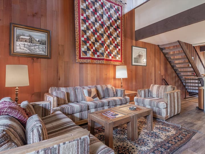 Family-friendly Townhome + Fireplace - North Lake Tahoe, CA