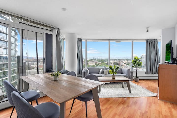 Newly Furnished Downtown Suite - Vancouver