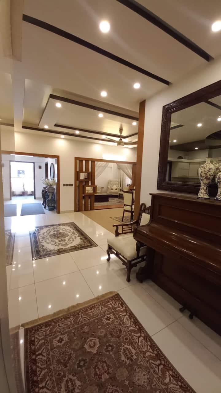 A Beautiful Penthouse For Rent - Karachi