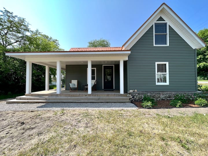 Lake Street Retreat - Walk To The Beach! - Torch Lake, MI