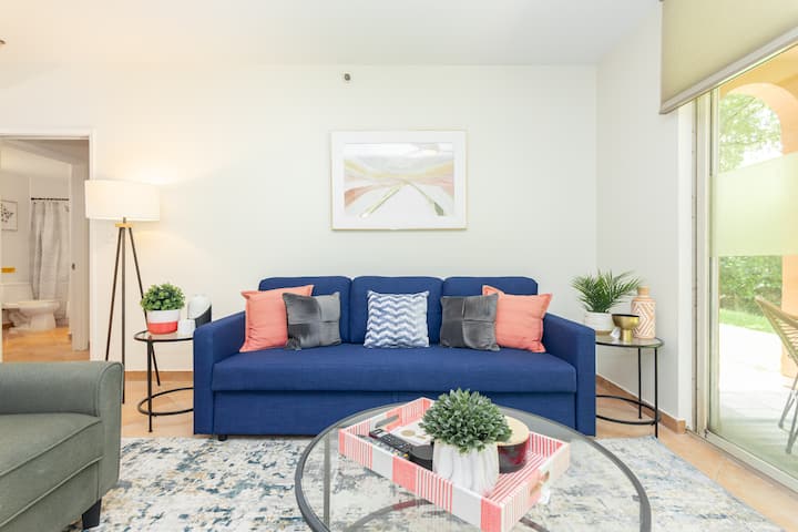 Stylish Apartment In Aventura - Sunny Isles Beach, FL