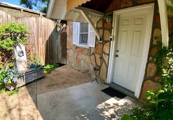 Tuscany Dream Rock Cottage/#8 Oak Crest - Eureka Springs, AR