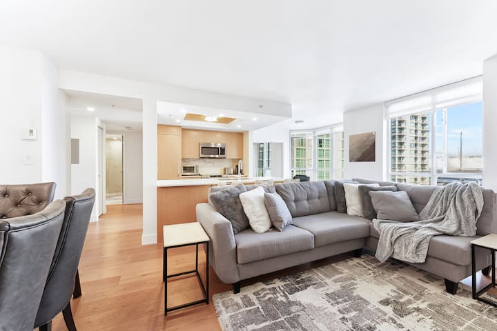 Newly Renovated | Central Yaletown | Large 1bd - Vancouver