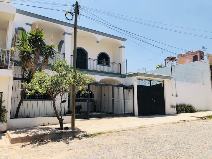 Hermosa Residencia Con Alberca - Tlaquepaque