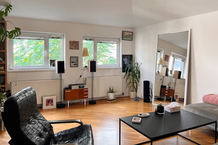 Room For One In Sunny 93m2 Apt - Belgrade